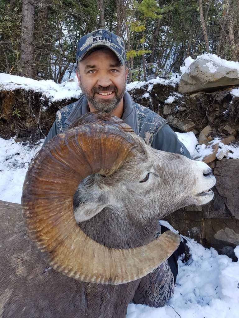 British Columbia Stone Sheep Hunt 10563
